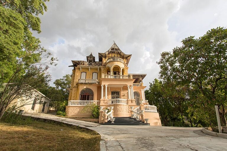 A Caribbean Fairtytale: the gingerbread houses of Port-au-Prince